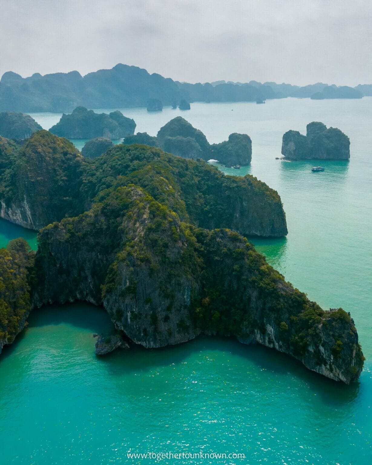 How to visit Ha Long bay without crowds